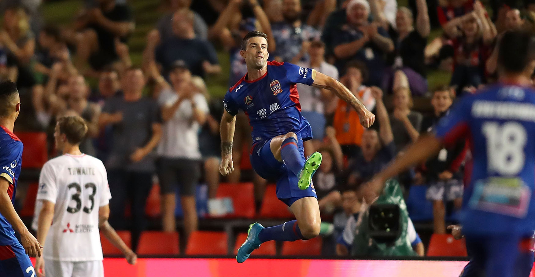 Jets put four past Wanderers - Newcastle Jets