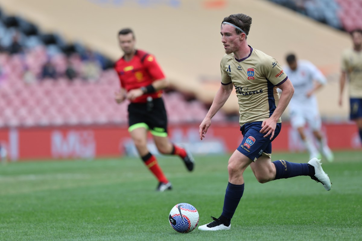 Clayton Taylor Extends - Newcastle Jets