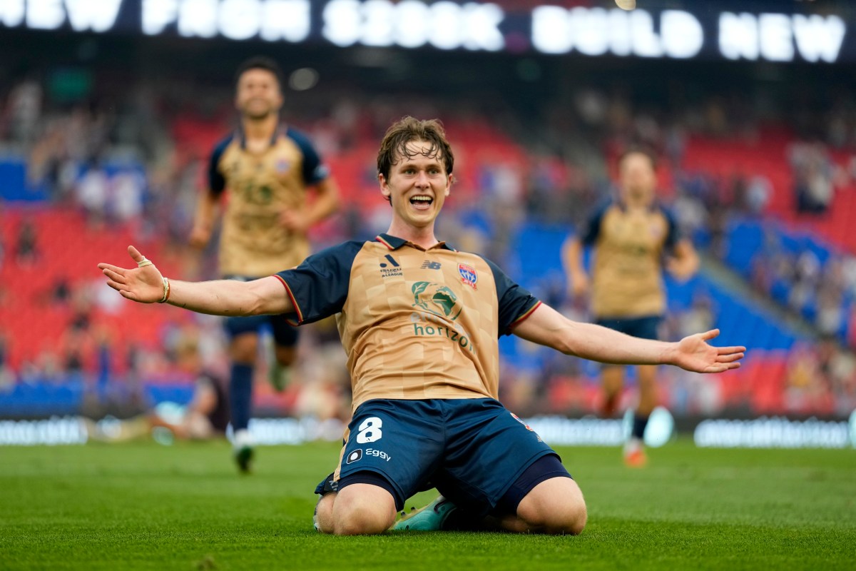 Five Wins in a Row as Jets Tame The Roar - Newcastle Jets