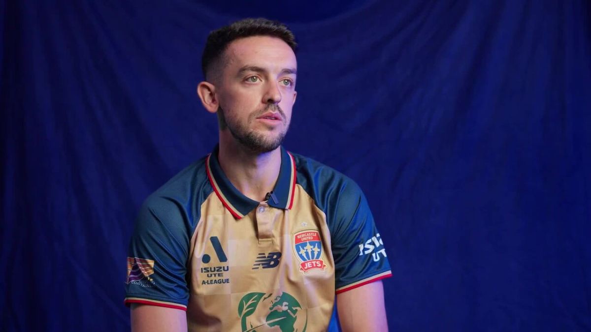 Zach Clough signs | A-Leagues Videos